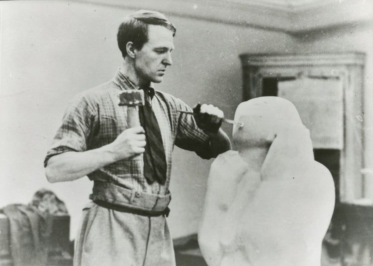 Henry Moore: Master of Modern Sculpture’s Monumental Forms – ArtRKL